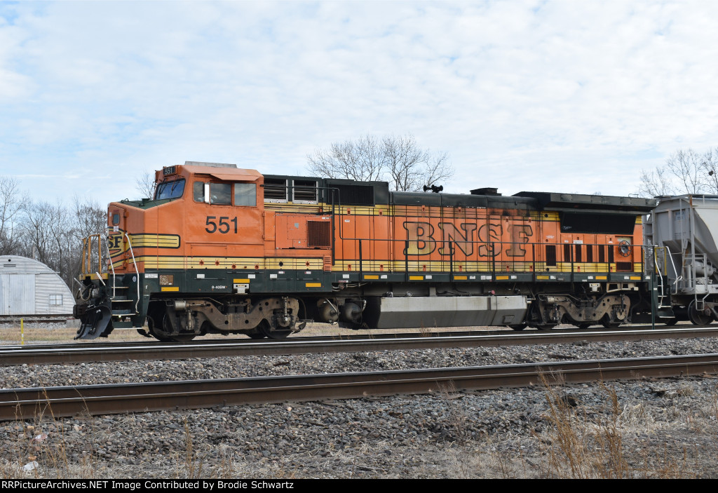 BNSF 551